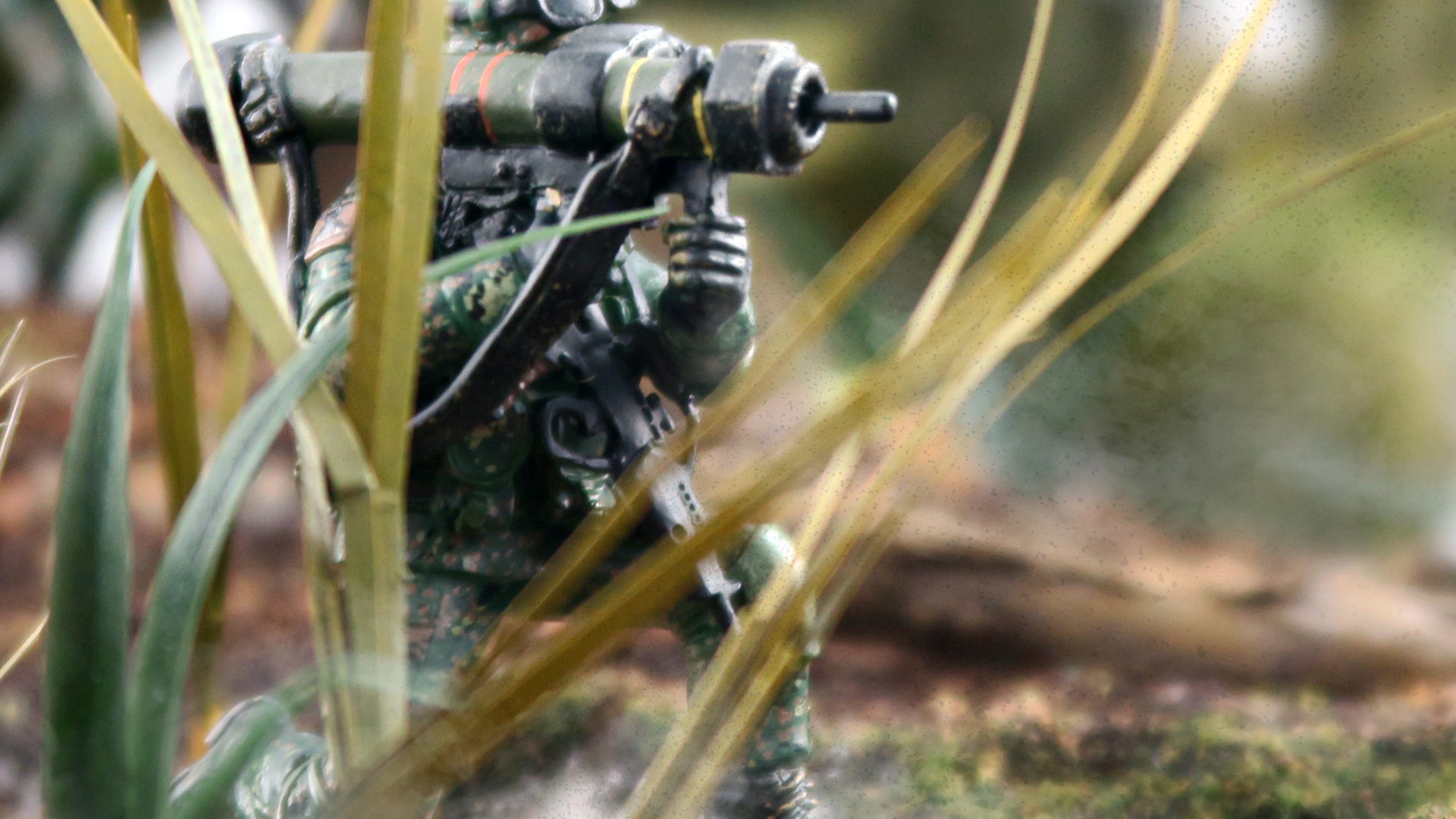 SAF Army MATADOR Gunner Soldier Figurine Aiming - Miniature Stories